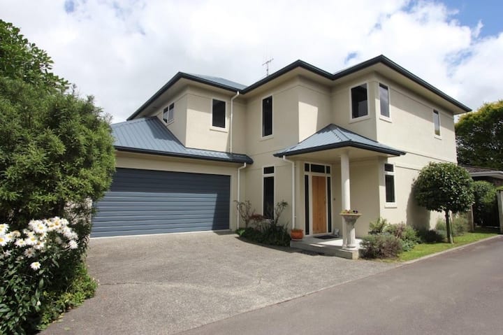 Spacious Modern House Near University And Cbd - Palmerston North