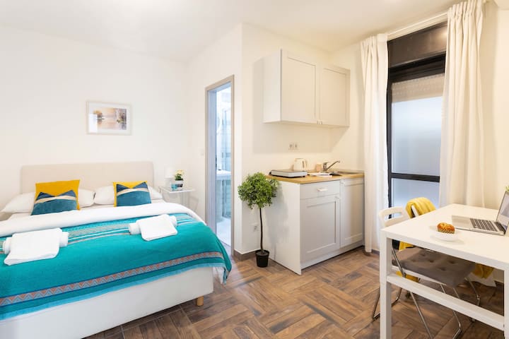 Building For 50+ People - Great For Groups! - Zagreb