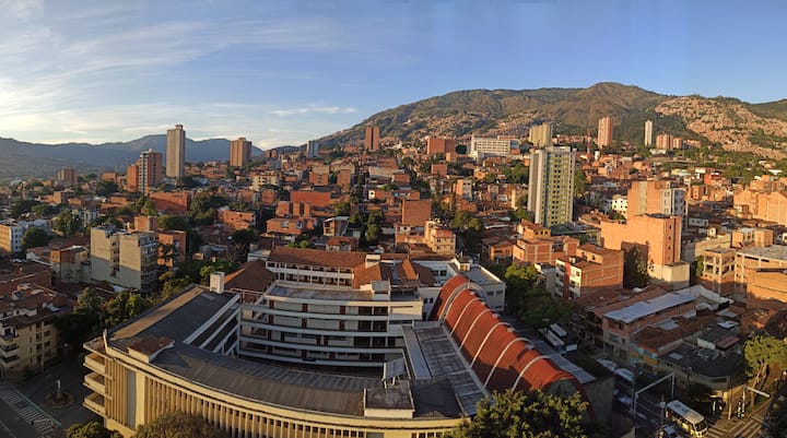 Hermosa Vista En El Centro De Medellín - Medellín