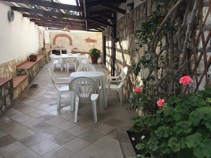 Villa Aurora Circeo 
Centro 50mt Dal Mare - San Felice Circeo
