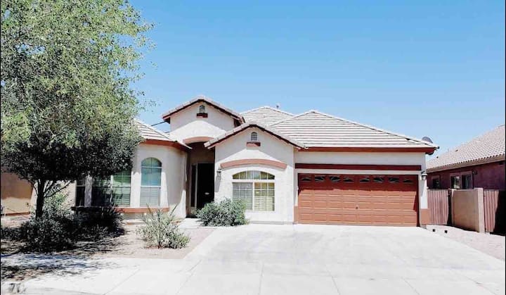 Pool , 4 Beds, 3 Bath, Entire Home. - Surprise, AZ