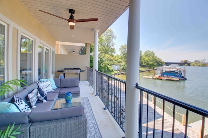 Modern Lakefront Condo-pool & Private Balcony - Lake Hamilton, AR