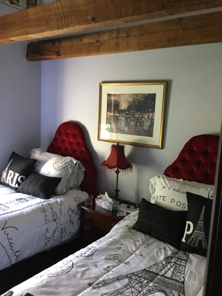 The Tour Eiffel Room - Clinton