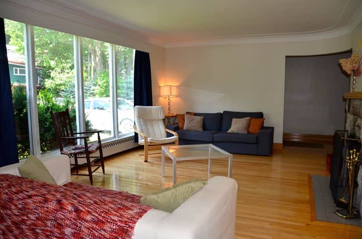 A Room In Central Quiet Location - Sherbrooke