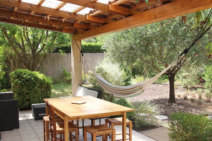 Bas De Maison 65m2 Avec Salle De Jeux - Rousset