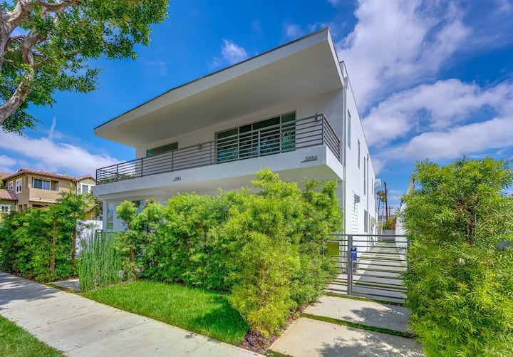 La Modern Luxury Designer Suite (Venice Boulevard) - Culver City, CA