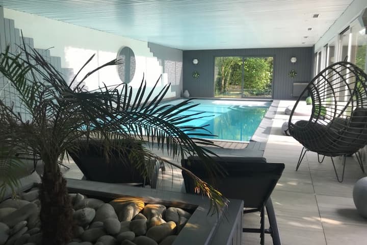 Magnifique Longère Avec Piscine Intérieure - - Lohéac