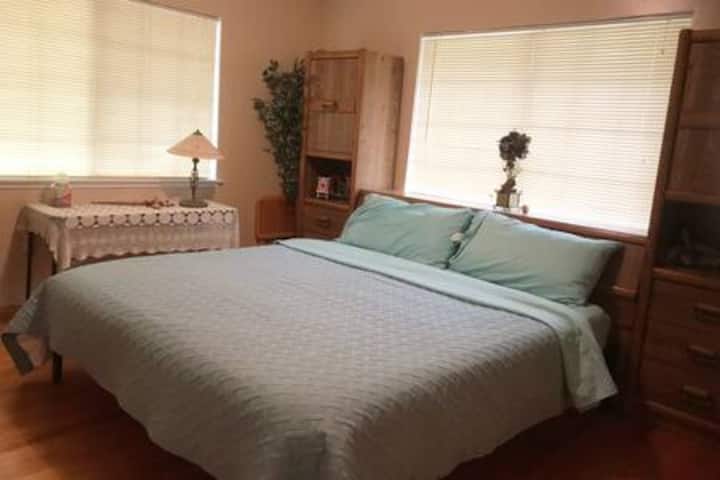 Cozy Upland Private Bedroom - Upland, CA