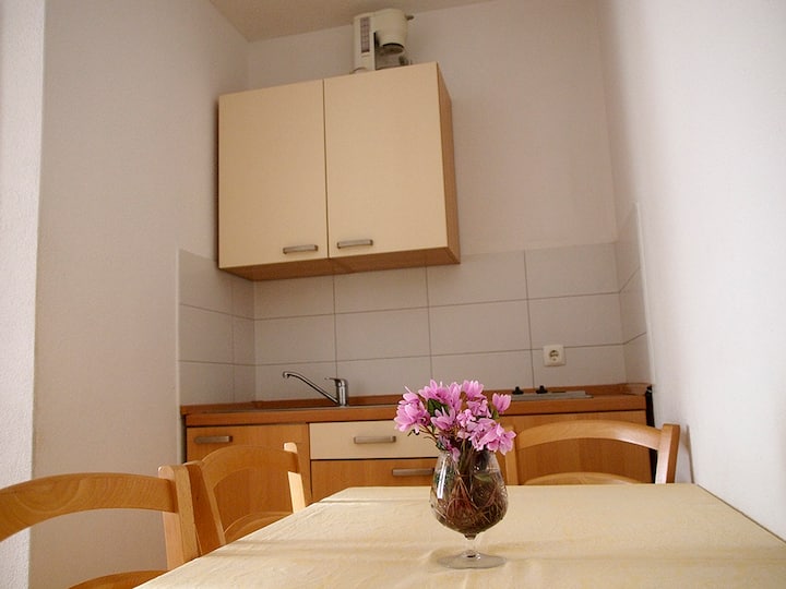 Apartment 2+2 Marinovic In Center W/ Free Parking - Makarska