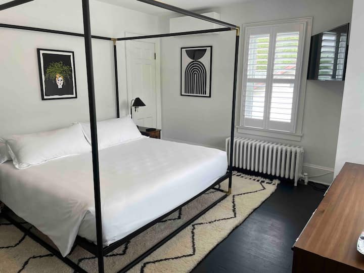 Stylish 3br Hudson House With Private Backyard - Hudson, NY