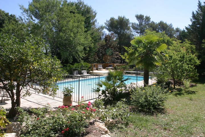 Le Laou Jolie Petite Maison Dans Parc Avec Piscine - Rousset