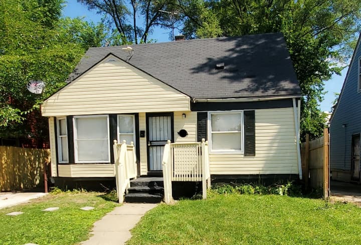 *Monthly Discount* :  Sleeps 12plus: 3bd/3bathroom - Detroit, MI