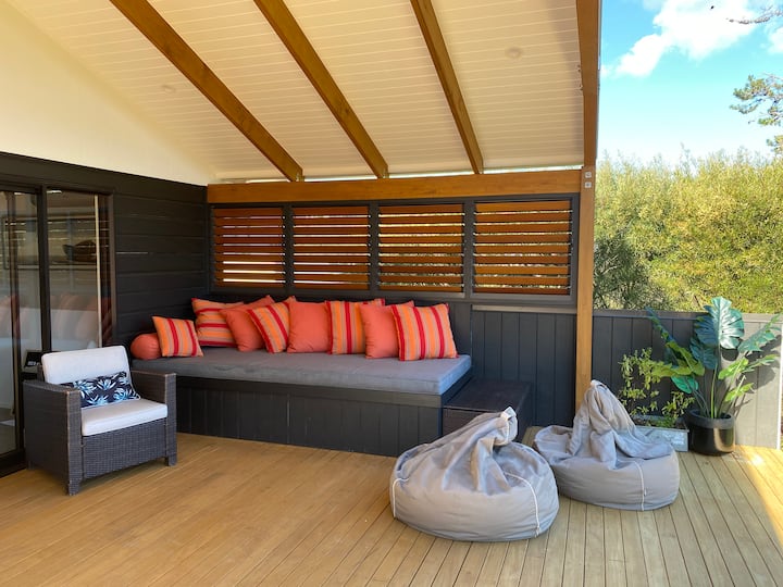 Large Family Getaway With Pool And Spa! - Auckland