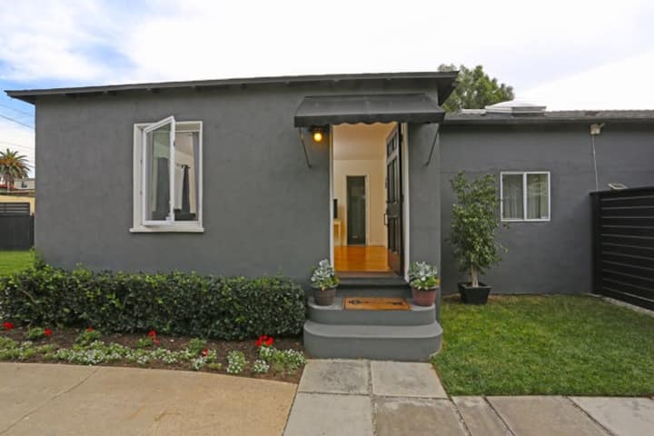 Venice Bungalow With Yard - Santa Monica, CA