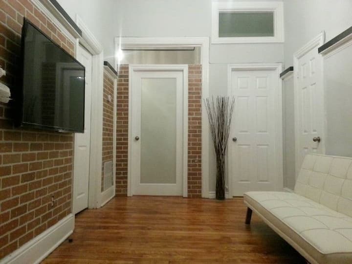 Three Bed Apartment In Downtown Hamilton Apt No. 3 - Hamilton