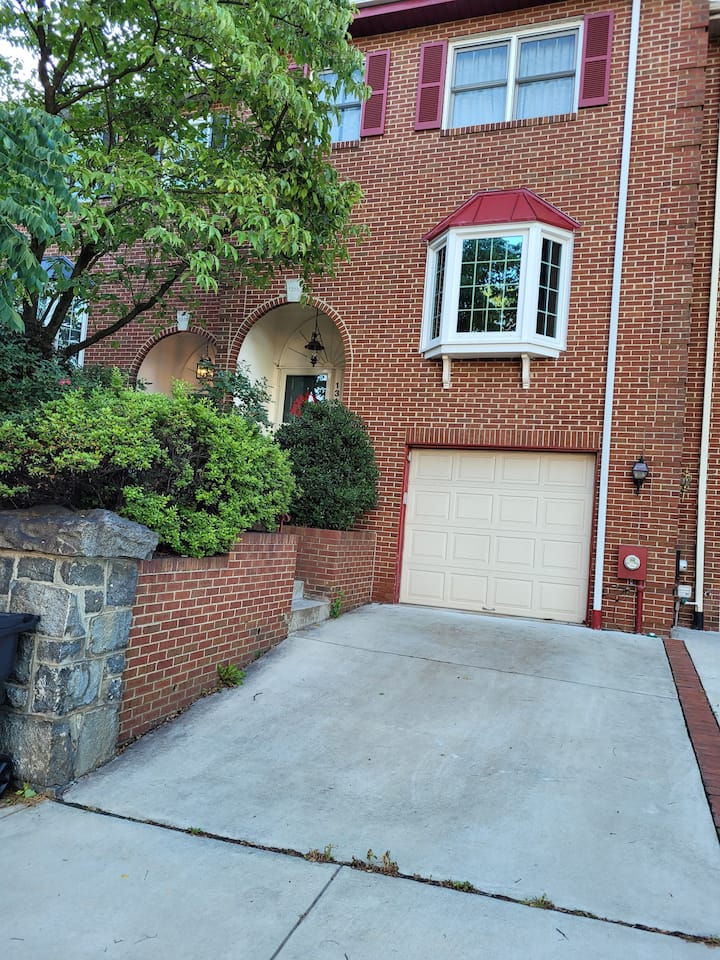 Comfortable 3-bedroom Townhouse In Trolley Square - Wilmington, DE