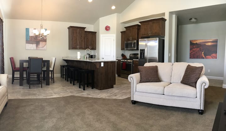Immaculate Suite With Queen Intellibed + Bunk - St. George, UT