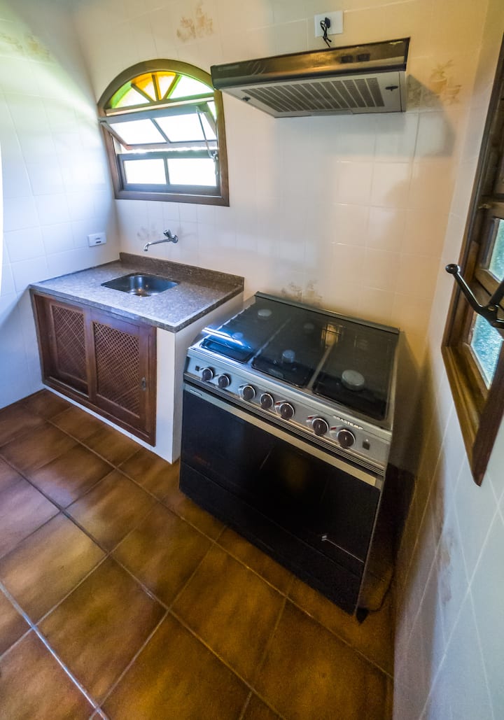 Chalé Com Mezanino E Cozinha Há 500 M Da Praia (2) - Ilhabela