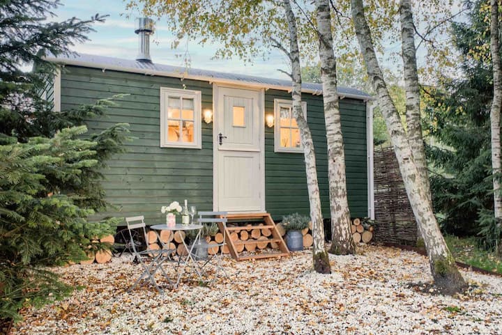 Luxury Shepherds Hut With Countryside Views & Lake - Solihull