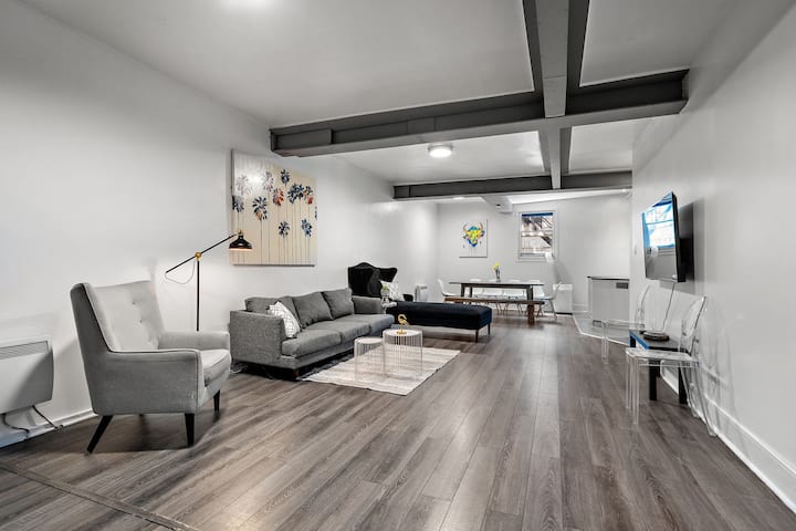 Huge & Stylish - 3br - Sleeps 10 - Top Location - Montréal, QC