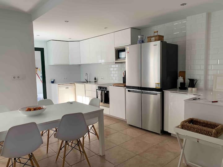 Stylish 4 Bedroom Condo Frontline To The Beach - Zahara de los Atunes