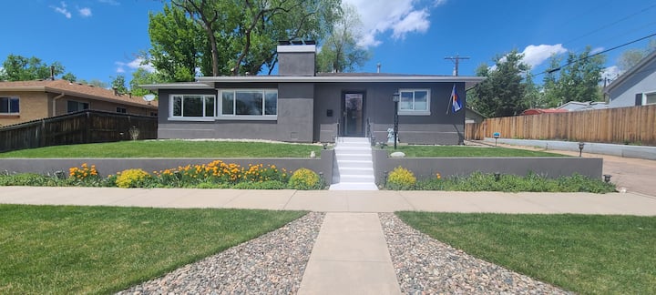 Private Suite Close To Downtown - Colorado Springs, CO