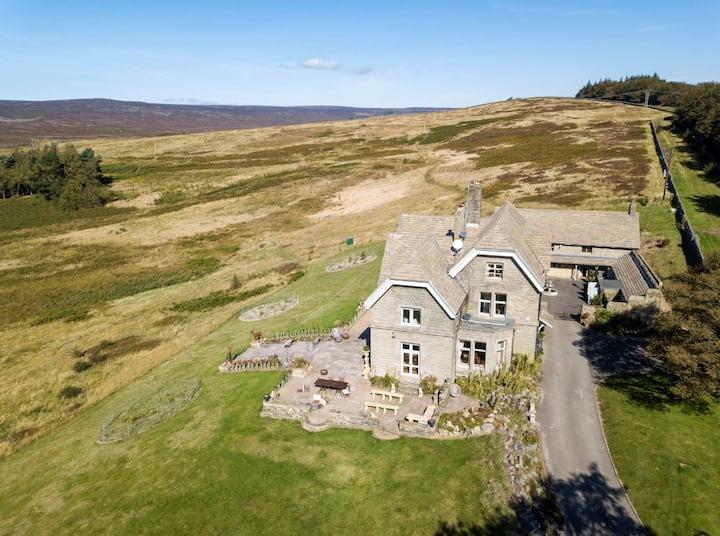 Moscar Lodge | Sleeps 26 - Sheffield