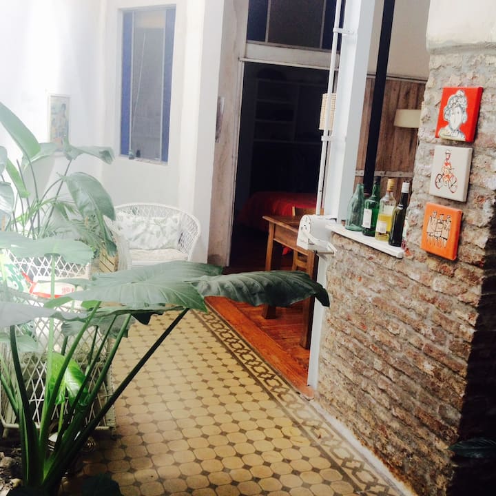Casa  Reciclada En Casco Historico.  Barrio Sur. - Montevideo