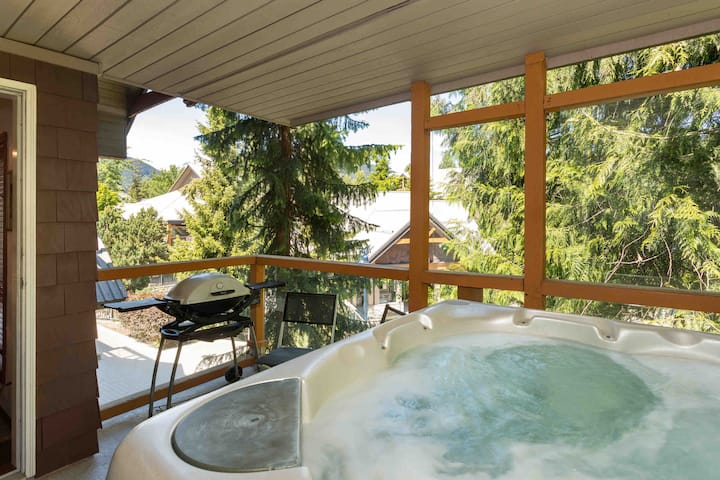 *Perfect Location* Glacier Reach W/private Hot Tub - Whistler