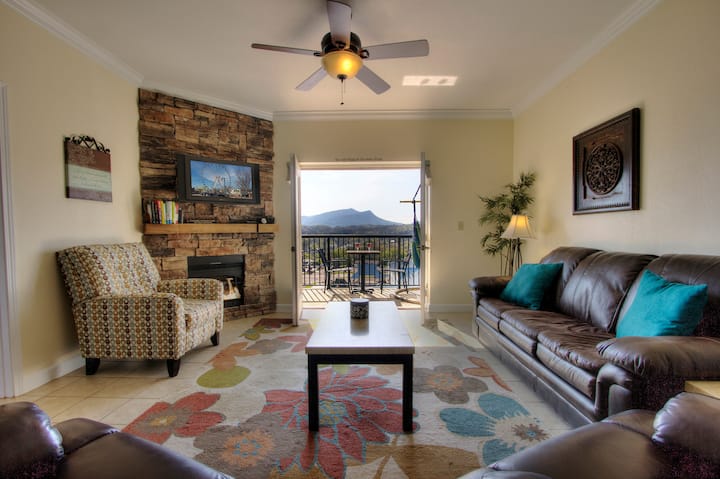 Lisa's Mountain Blessing W/ Hot Tub, Pool, &View - Blue Ridge Mountains