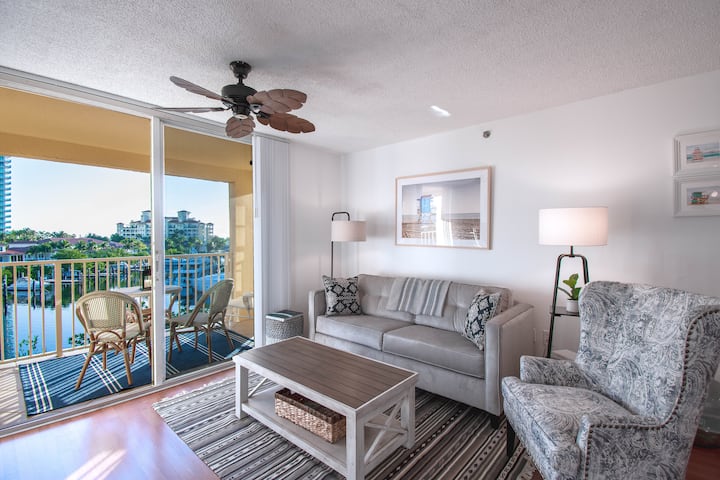 Designer Apartment With Stunning Water Views - Aventura, FL