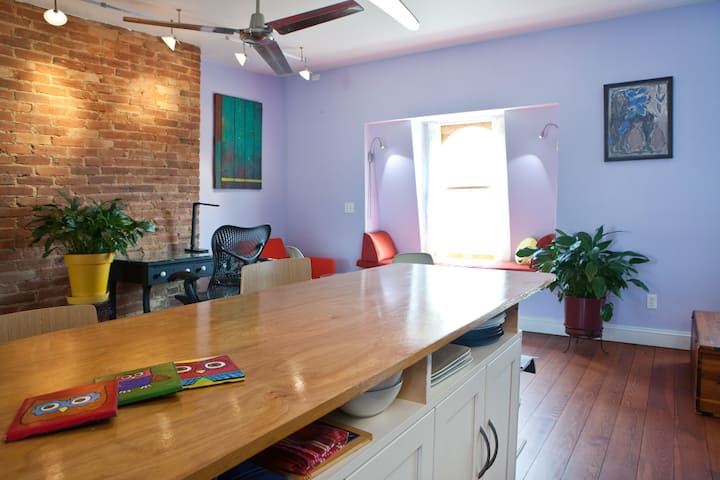 Swank, Sunny, Sustainable Logan Circle Apt - Washington, DC