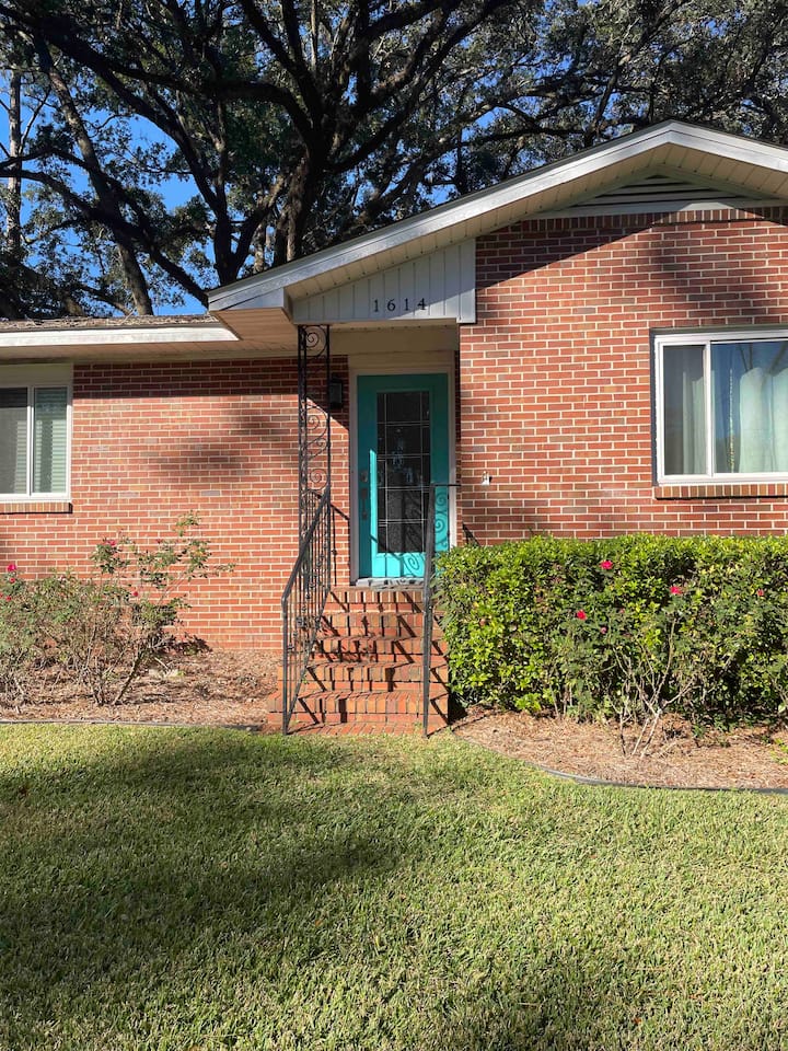 Vintage Midtown Two Bedroom - Tallahassee, FL