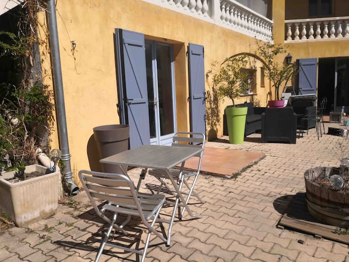 Joli Studio Au Calme - Carros - Parking - Carros