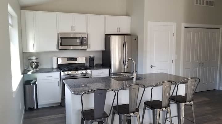 Saint Vrain Carriage House - Your Downtown Escape! - Colorado Springs