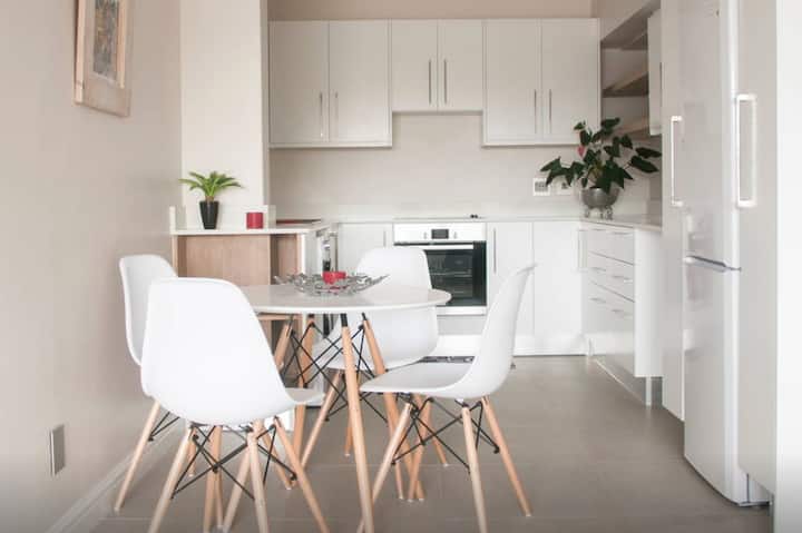 Gorgeous Spacious Bright *No Loadshedding* - Cape Town