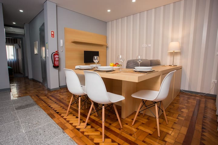 Sidewalk Flats-first Class - Maia