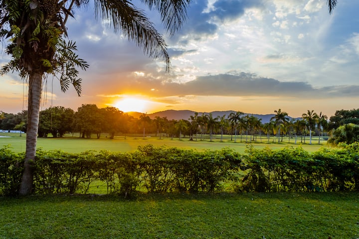 Pernambuco, Perto Da Praia, E Com Essa Vista ! - Guarujá
