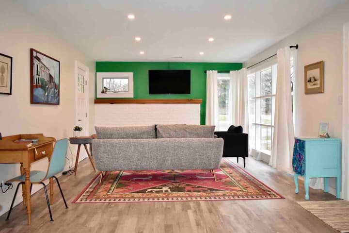 4 Blocks To Iu Campus- Spacious, Charming & Bright - Bloomington, IN