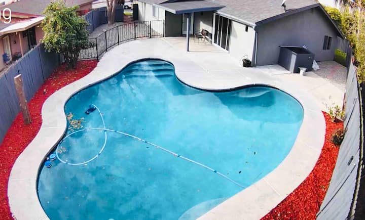 Relaxed Cozy Pool House - Bakersfield, CA