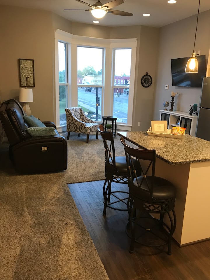 Etl Wheeler-nice 1 Br Loft Overlooking Iola Square - Iola, KS