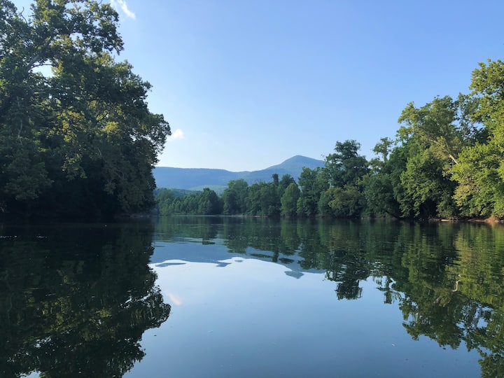 Riverfront Cabin! Fireplace, Farm, Kayaks & Trail - Luray, VA