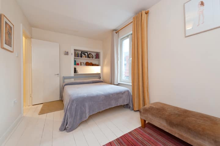 Bright Room. Temple Bar - Dublin