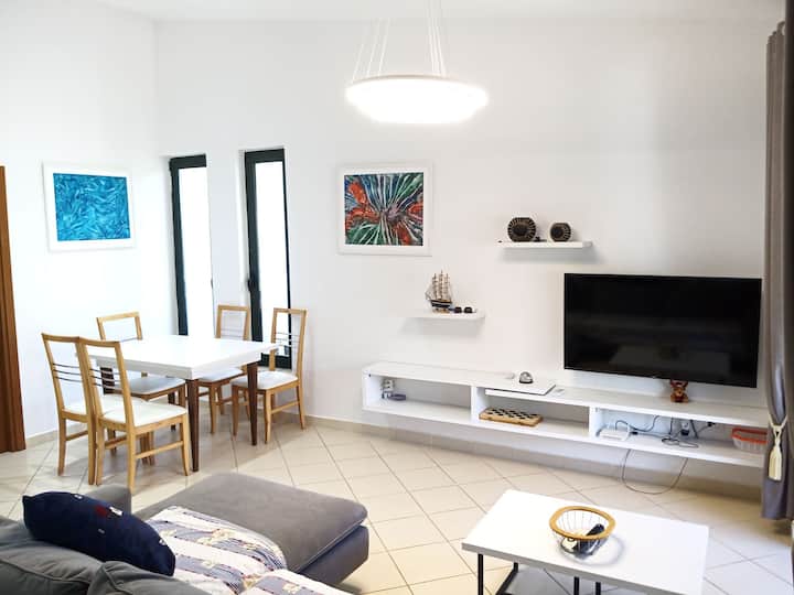 Pine Tree App 150m By Beach! - Spille