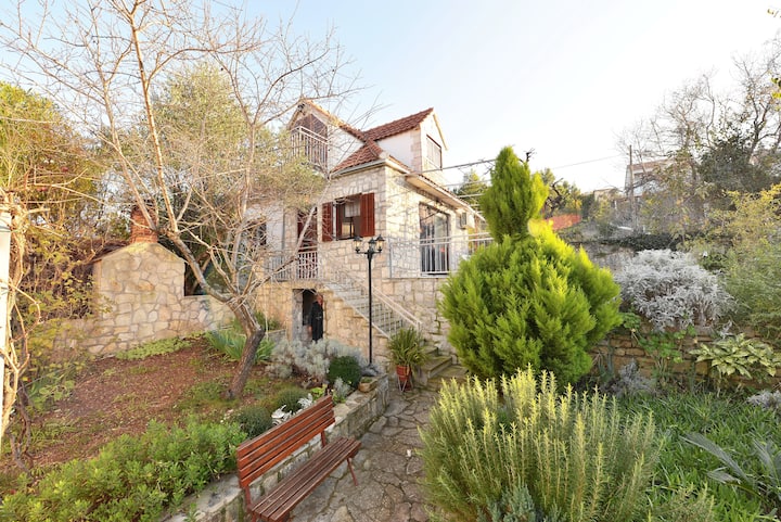 Charming Apartment 3+1 - Supetar