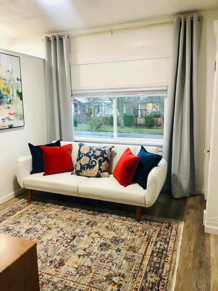 Central To Area Hospitals! *Stylish Large Studio! - Tacoma, WA