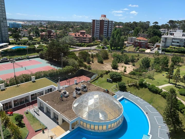 Apartamento, Inmejorable En Playa Mansa. - Uruguay
