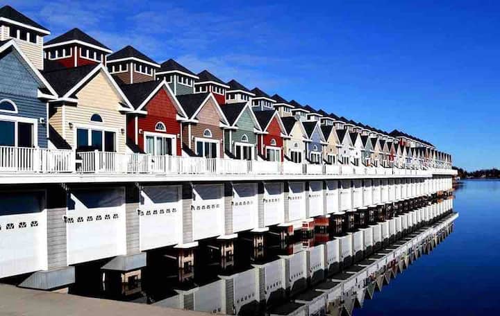 Waterfront 3 Bdrm/2 Ba Condo W/boathouse Included - Alexandria Bay, NY