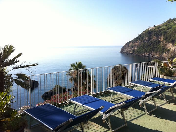 Ischia B&b Close The Sea  With Pool - Procida