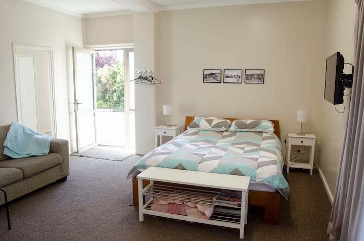 Riverside Bnb With Spa Pool - Kaukapakapa